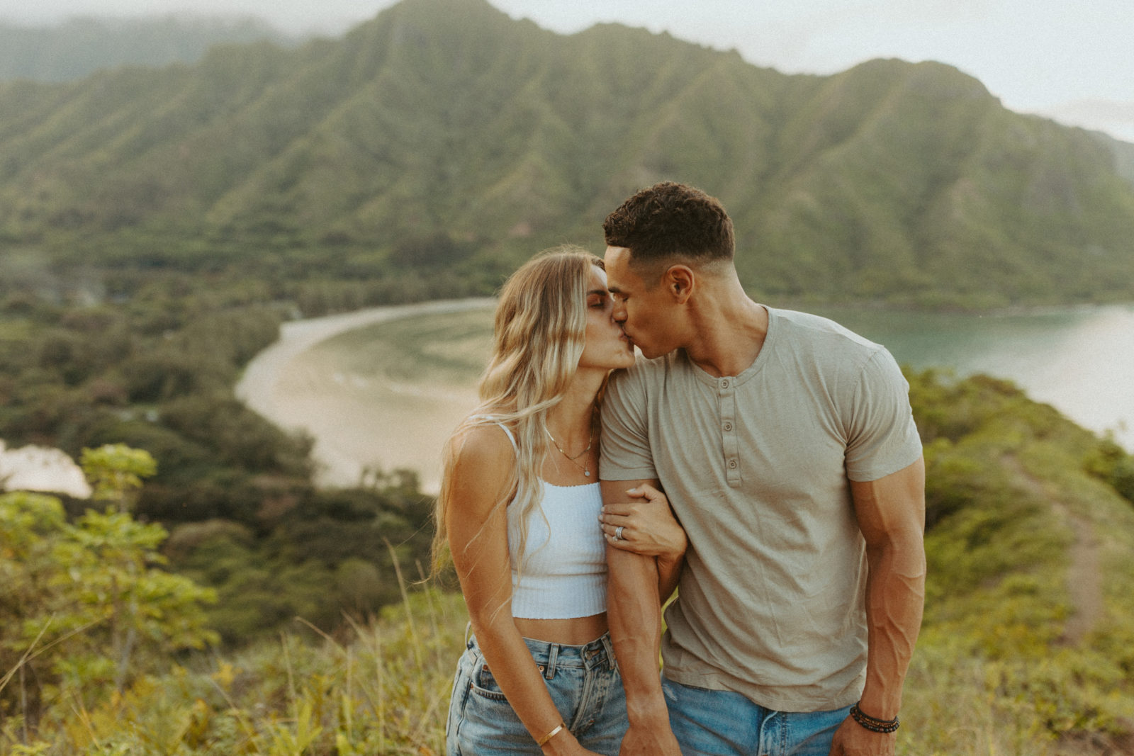 Adventure Couples Session on Oahu, HI - valoryevalyn.com