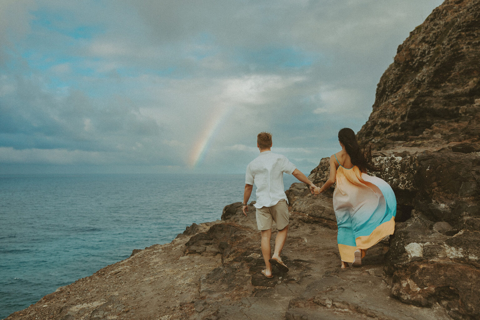 A Romantic Oahu Honeymoon Photoshoot for Emma and Caden - valoryevalyn.com