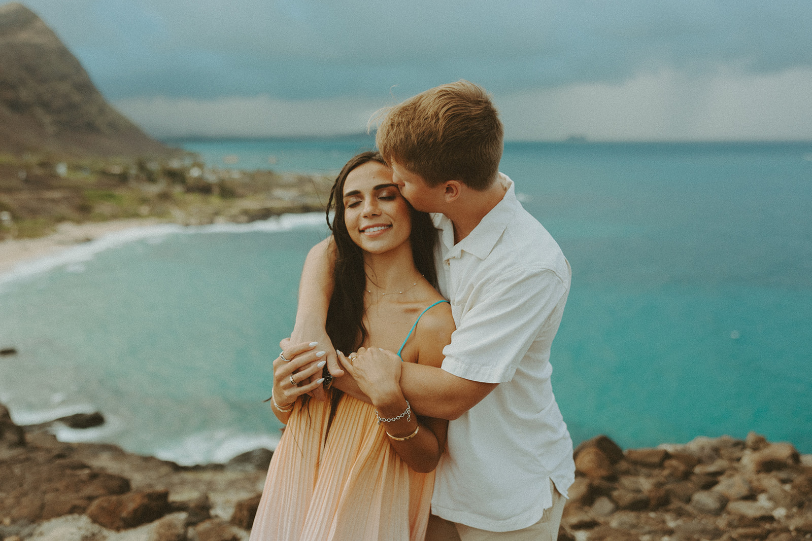 A Romantic Oahu Honeymoon Photoshoot for Emma and Caden - valoryevalyn.com