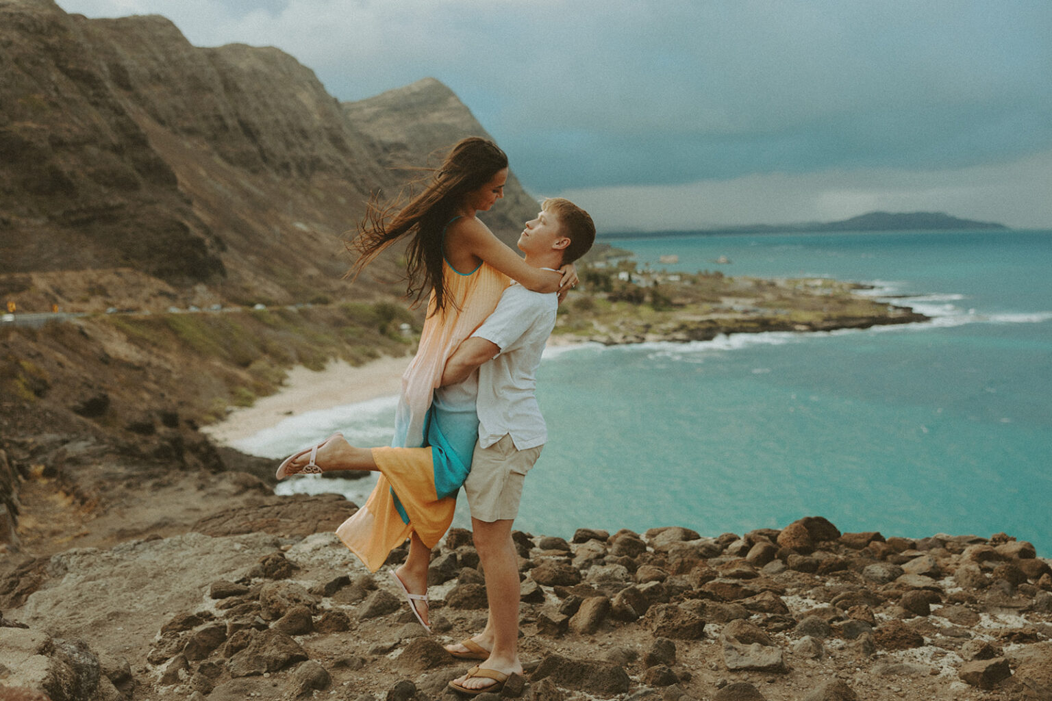 A Romantic Oahu Honeymoon Photoshoot for Emma and Caden - valoryevalyn.com