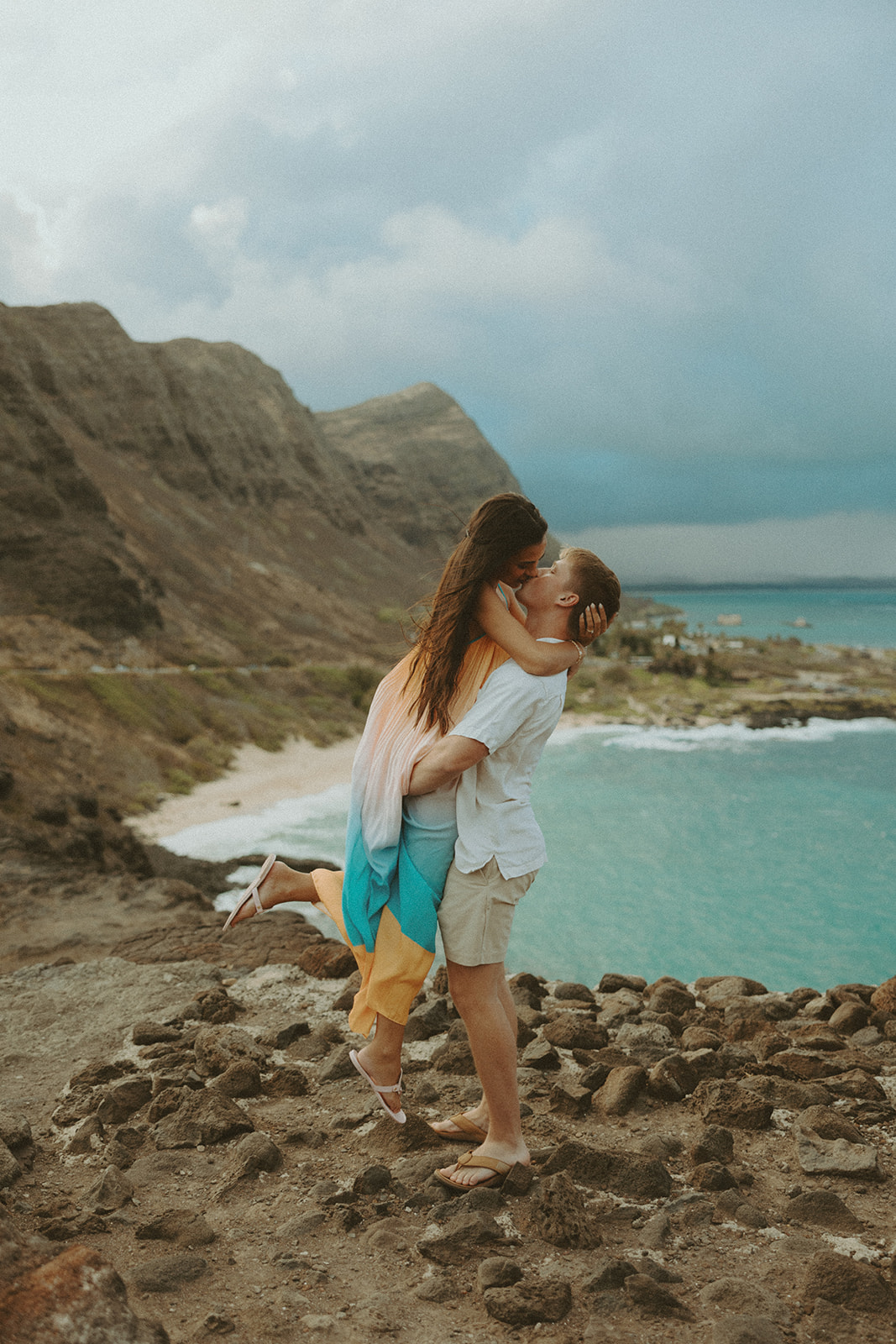 A Romantic Oahu Honeymoon Photoshoot for Emma and Caden - valoryevalyn.com