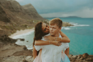 A Romantic Oahu Honeymoon Photoshoot for Emma and Caden - valoryevalyn.com