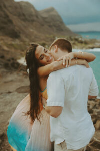 A Romantic Oahu Honeymoon Photoshoot for Emma and Caden - valoryevalyn.com