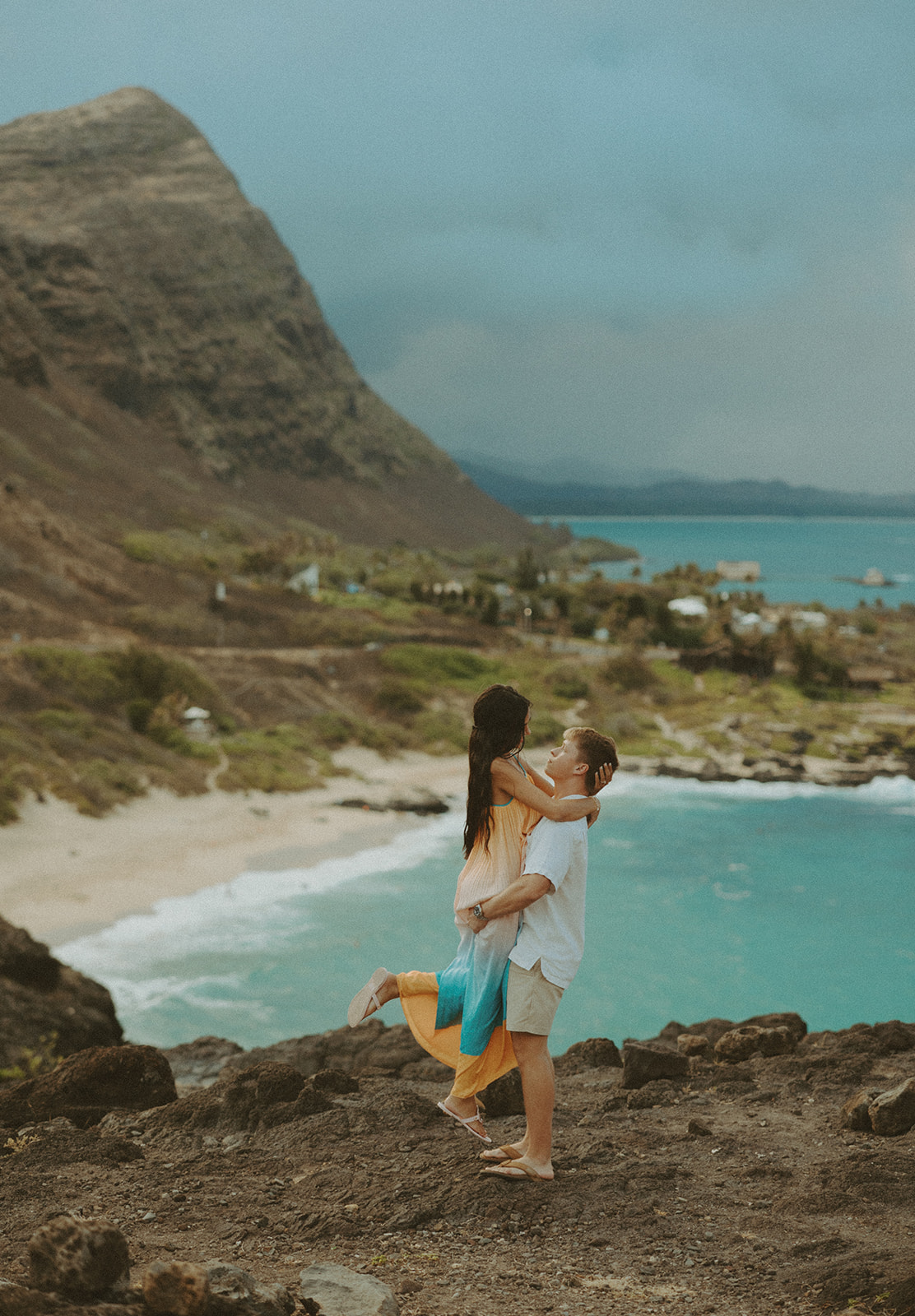 A Romantic Oahu Honeymoon Photoshoot for Emma and Caden - valoryevalyn.com