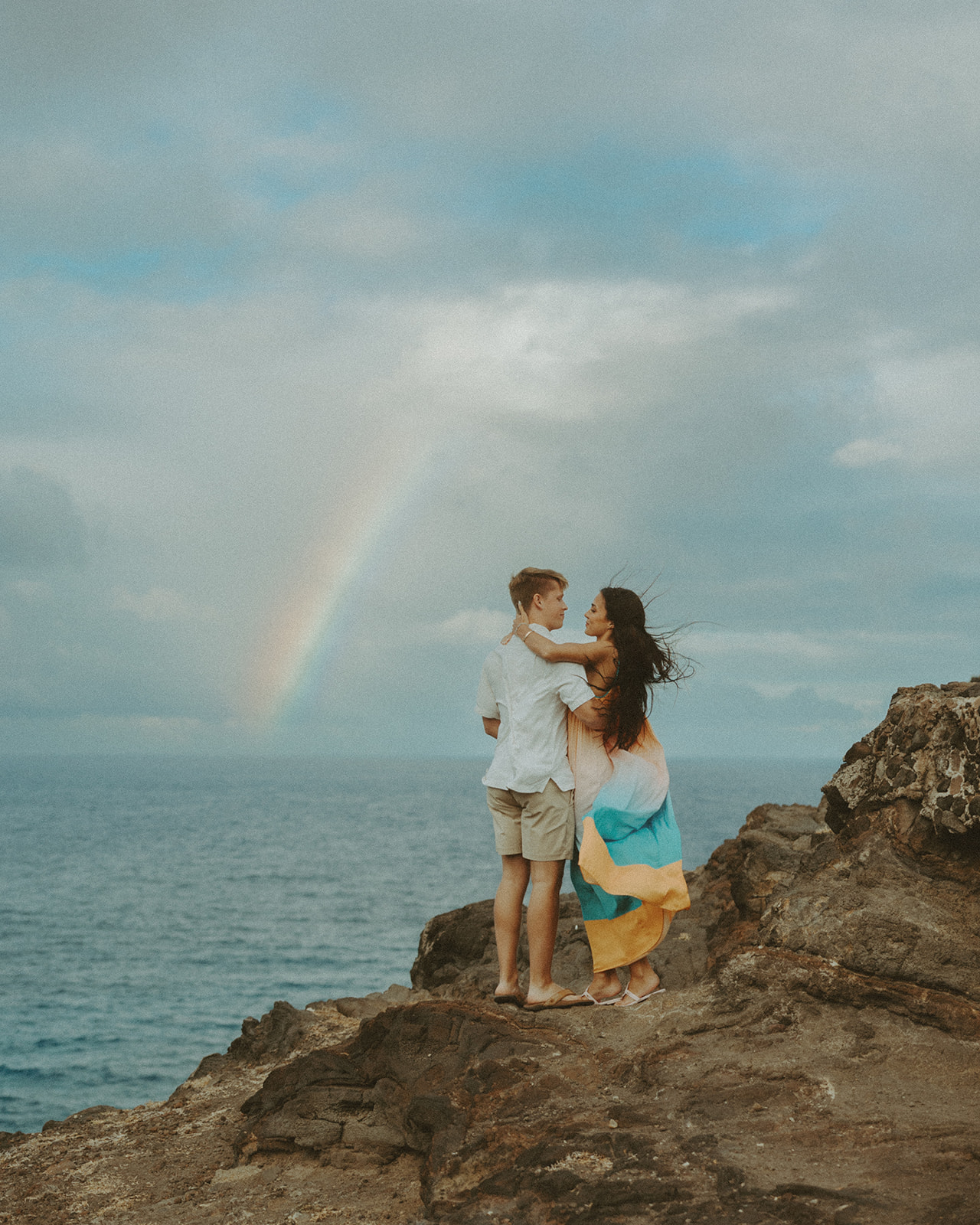 A Romantic Oahu Honeymoon Photoshoot for Emma and Caden - valoryevalyn.com