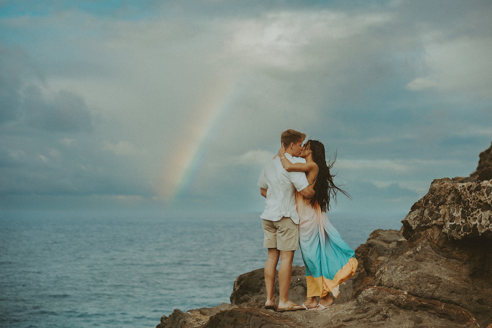 A Romantic Oahu Honeymoon Photoshoot for Emma and Caden - valoryevalyn.com